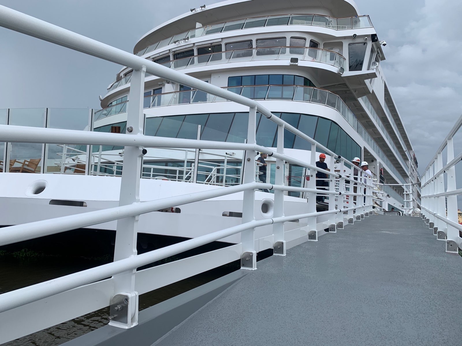 Building a Behemoth Part 2: Installing The Largest Nautical Structures ...